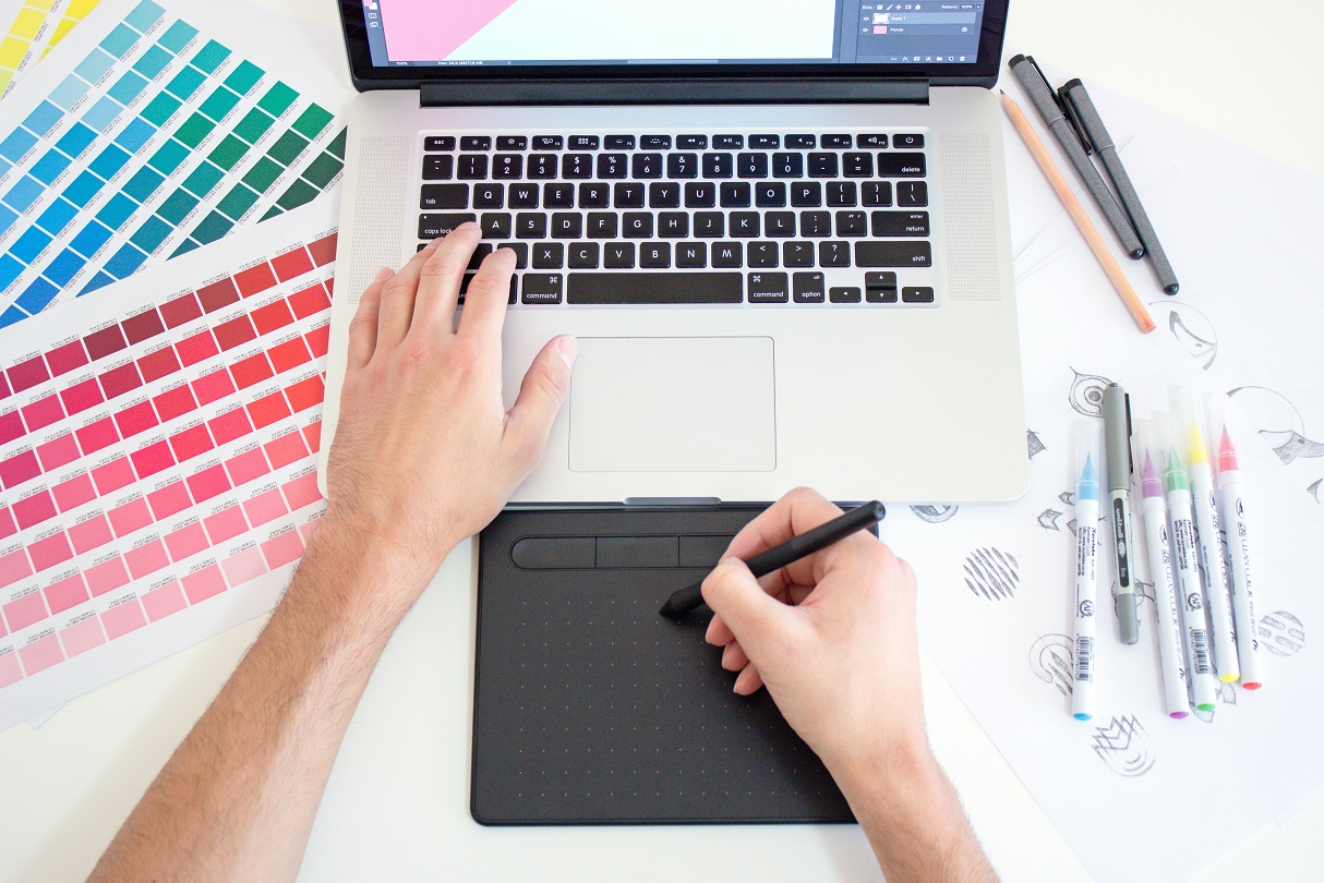 How to Choose a Laptop for Graphic Design in 2026 - Breezy.ge